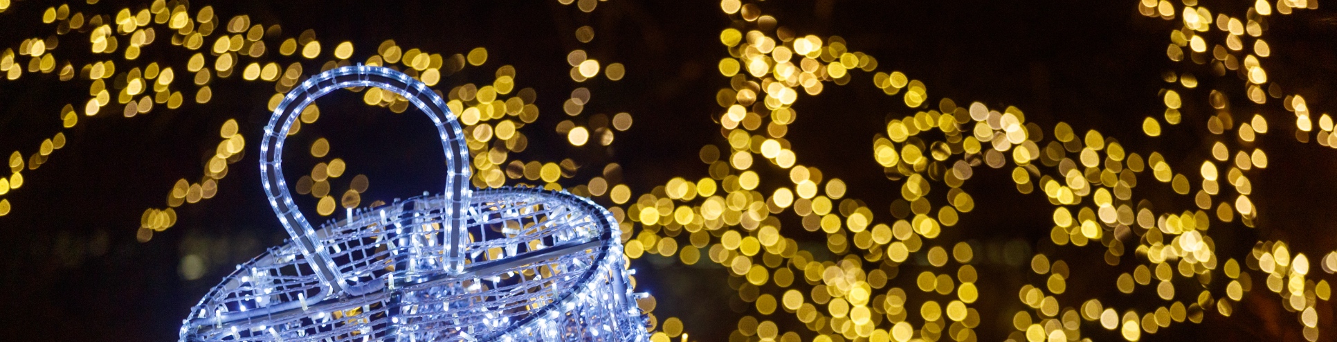 Jingle Bus Christmas Lights Tour - Milwaukee Downtown